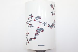 Relooker un chauffe-eau avec un sticker | DIY Family